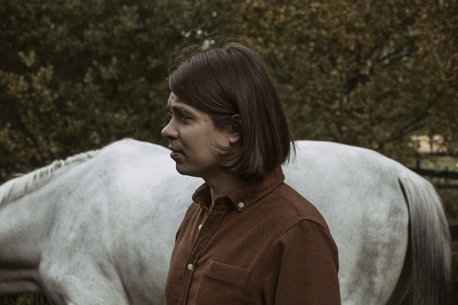 Lyden av «Sår» - premiere på Roger Græsbergs nye single - Mitt liv som Erik